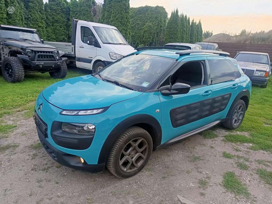Citroen C4 Cactus 2015 in Marijampole, with an engine capacity of 1.56 L and mileage of 230 thousand km for 4499 €, photo 3 on AUTOMOTO.COM.LV