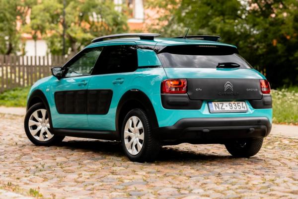 Zaļš Citroen C4 Cactus 2016 Rīga, ar dzinēja tilpumu 1.20 L un nobraukumu 160 tūkst. km par 7790 €, foto 2 vietnē AUTOMOTO.COM.LV