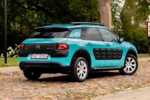 Zaļš Citroen C4 Cactus 2016 Rīga, ar dzinēja tilpumu 1.20 L un nobraukumu 160 tūkst. km par 7790 €, foto 4 vietnē AUTOMOTO.COM.LV