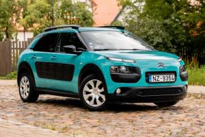 Zaļš Citroen C4 Cactus 2016 Rīga, ar dzinēja tilpumu 1.20 L un nobraukumu 160 tūkst. km par 7790 €, foto 5 vietnē AUTOMOTO.COM.LV