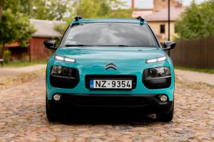 Zaļš Citroen C4 Cactus 2016 Rīga, ar dzinēja tilpumu 1.20 L un nobraukumu 160 tūkst. km par 7790 €, foto 6 vietnē AUTOMOTO.COM.LV