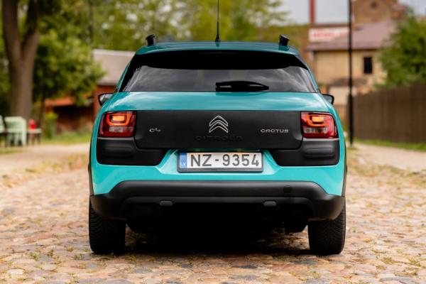 Zaļš Citroen C4 Cactus 2016 Rīga, ar dzinēja tilpumu 1.20 L un nobraukumu 160 tūkst. km par 7790 €, foto 6 vietnē AUTOMOTO.COM.LV