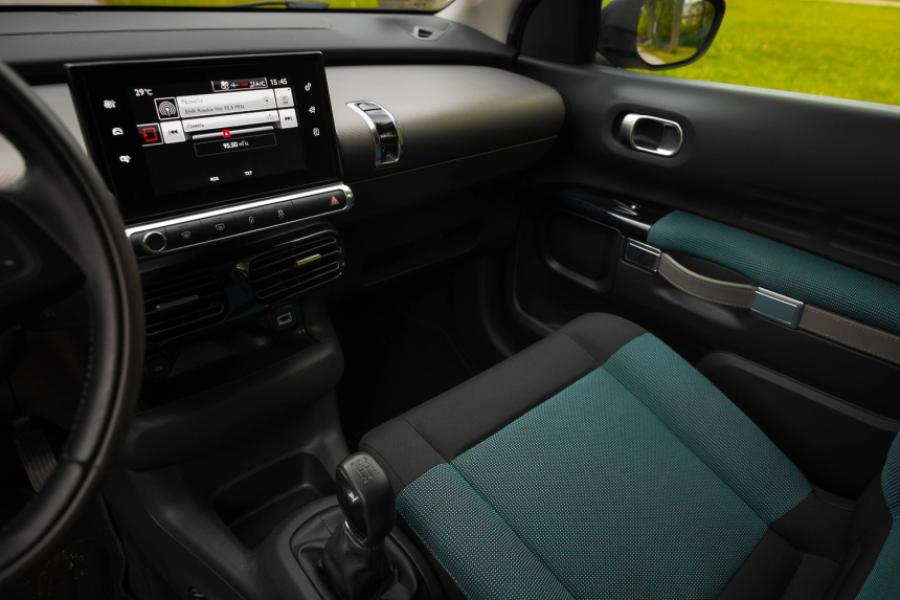 Zaļš Citroen C4 Cactus 2016 Rīga, ar dzinēja tilpumu 1.20 L un nobraukumu 160 tūkst. km par 7790 €, foto 12 vietnē AUTOMOTO.COM.LV