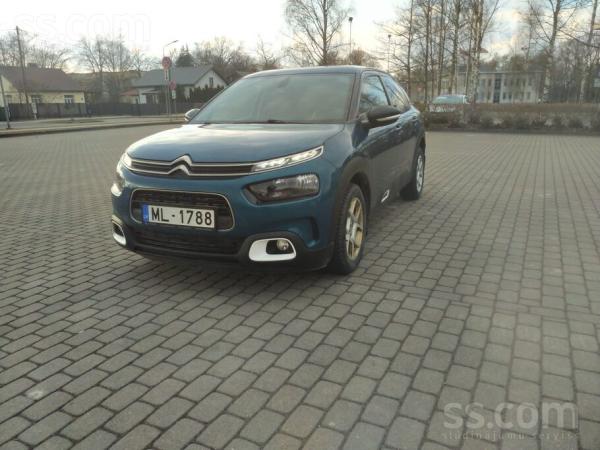 Green Citroen C4 Cactus 2020 in Jelgava, with an engine capacity of 1.50 L and mileage of 98 thousand km for 10900 €, photo 2 on AUTOMOTO.COM.LV
