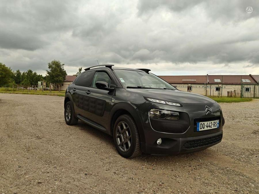 Grey Citroen C4 Cactus 2015 in Taurage, with an engine capacity of 1.20 L and mileage of 186 thousand km for 5200 €, photo 3 on AUTOMOTO.COM.LV