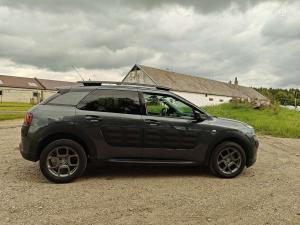 Grey Citroen C4 Cactus 2015 in Taurage, with an engine capacity of 1.20 L and mileage of 186 thousand km for 5200 €, photo 5 on AUTOMOTO.COM.LV