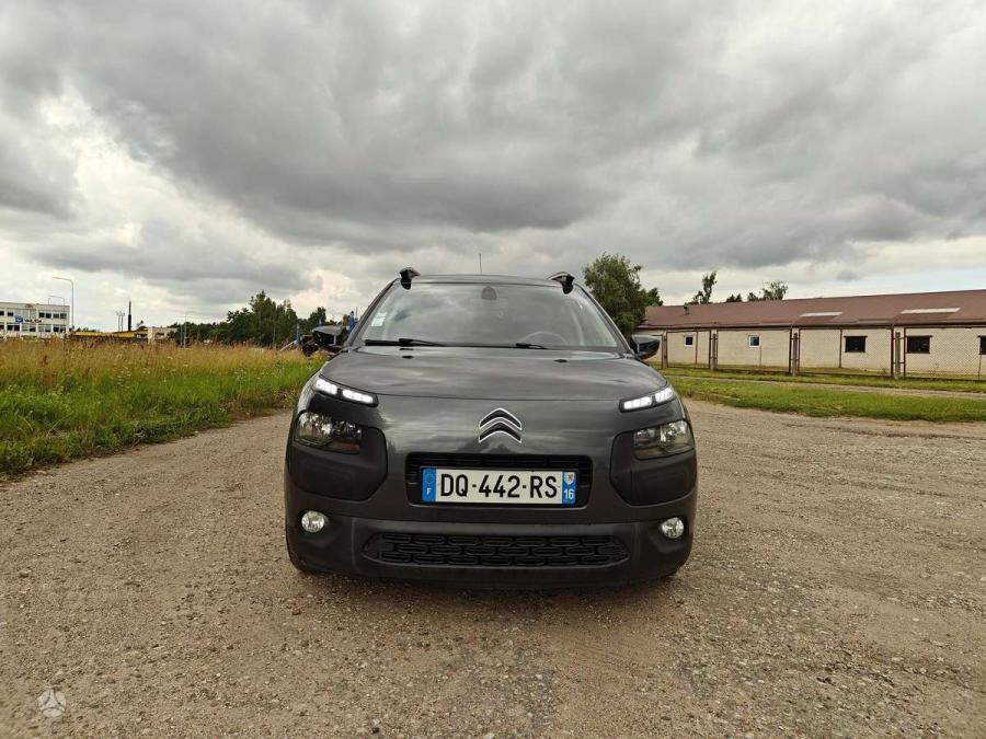 Grey Citroen C4 Cactus 2015 in Taurage, with an engine capacity of 1.20 L and mileage of 186 thousand km for 5200 €, photo 6 on AUTOMOTO.COM.LV