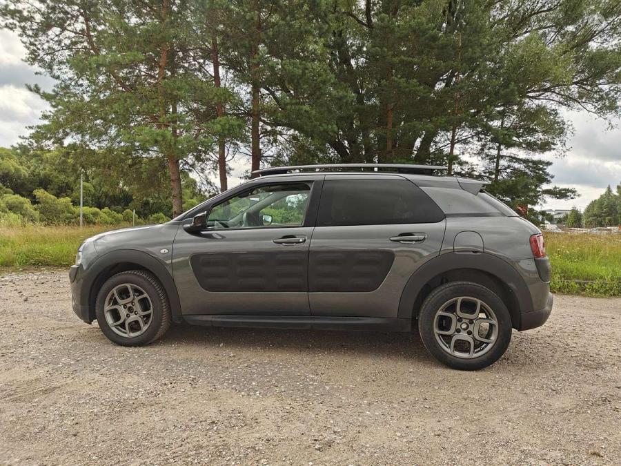 Grey Citroen C4 Cactus 2015 in Taurage, with an engine capacity of 1.20 L and mileage of 186 thousand km for 5200 €, photo 8 on AUTOMOTO.COM.LV
