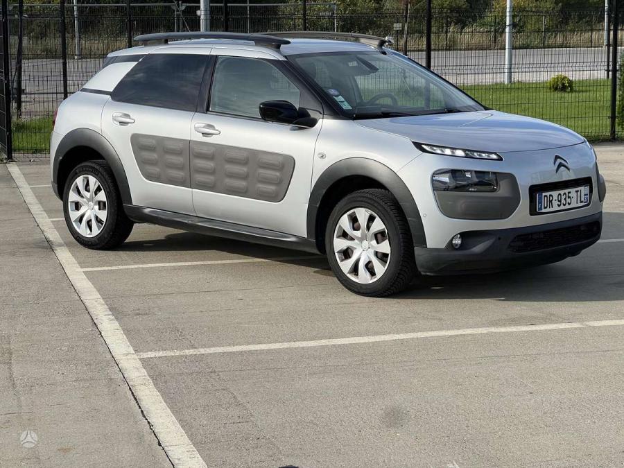 Grey Citroen C4 Cactus 2015 in Klaipeda, with an engine capacity of 1.20 L and mileage of 134 thousand km for 4200 €, photo 3 on AUTOMOTO.COM.LV