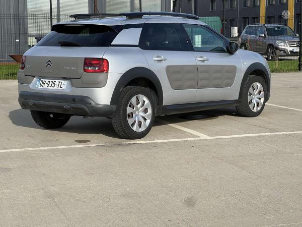 Grey Citroen C4 Cactus 2015 in Klaipeda, with an engine capacity of 1.20 L and mileage of 134 thousand km for 4200 €, photo 4 on AUTOMOTO.COM.LV