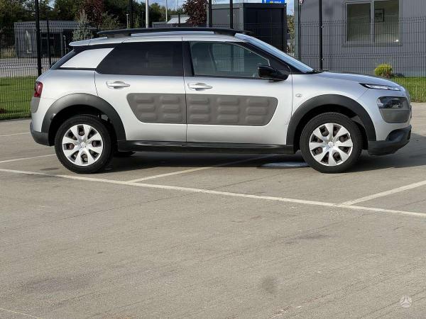Grey Citroen C4 Cactus 2015 in Klaipeda, with an engine capacity of 1.20 L and mileage of 134 thousand km for 4200 €, photo 7 on AUTOMOTO.COM.LV