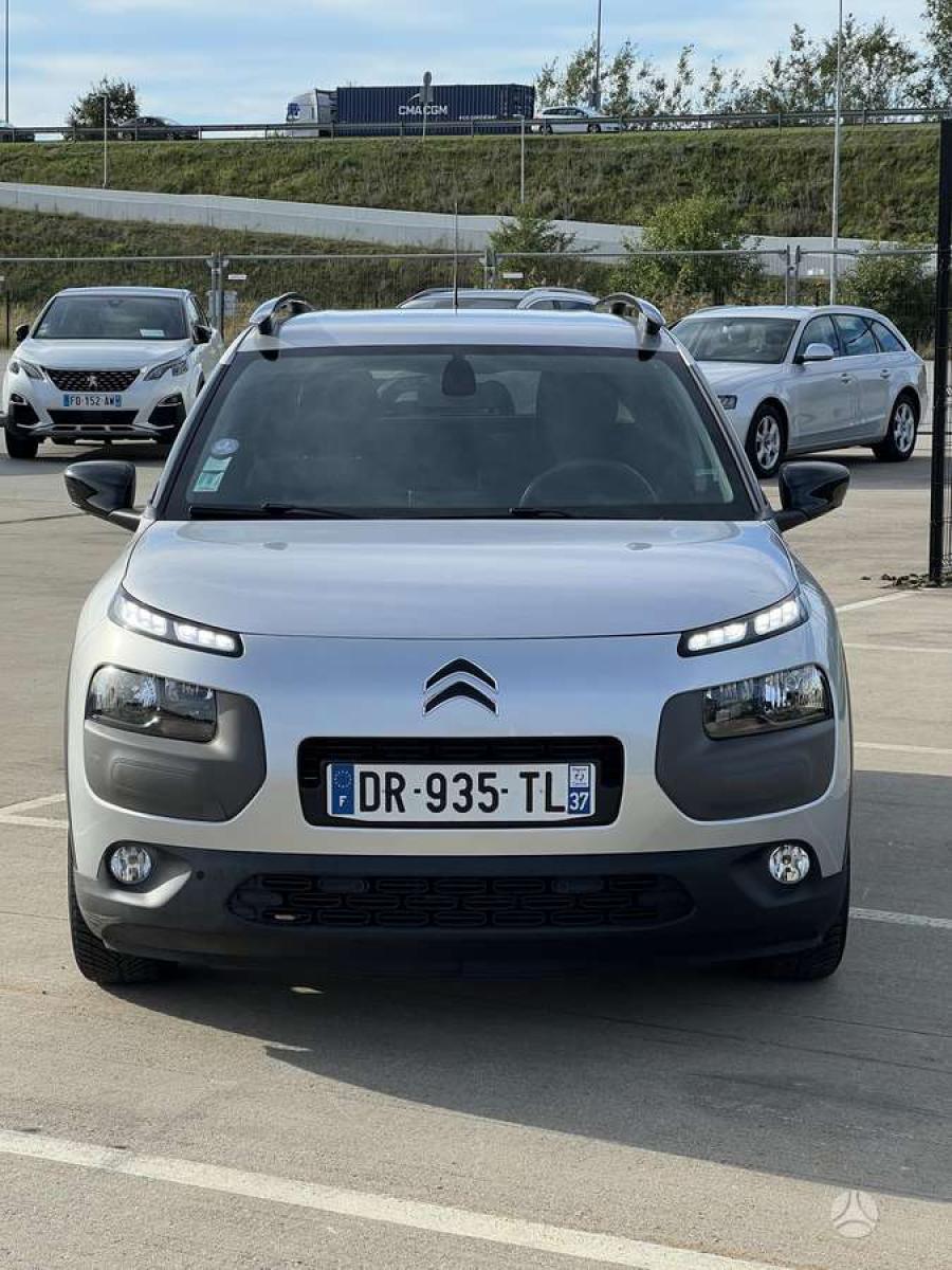 Grey Citroen C4 Cactus 2015 in Klaipeda, with an engine capacity of 1.20 L and mileage of 134 thousand km for 4200 €, photo 8 on AUTOMOTO.COM.LV
