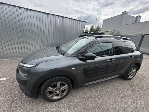 Grey Citroen C4 Cactus 2017 in Daugavpils, with an engine capacity of 1.60 L and mileage of 82 thousand km for 6900 €, photo 2 on AUTOMOTO.COM.LV