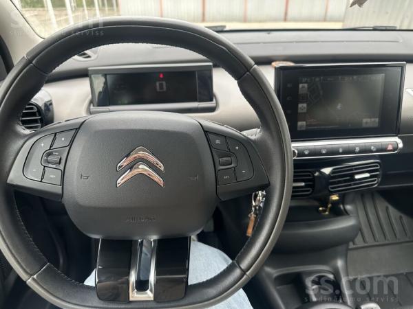 Grey Citroen C4 Cactus 2017 in Daugavpils, with an engine capacity of 1.60 L and mileage of 82 thousand km for 6900 €, photo 3 on AUTOMOTO.COM.LV