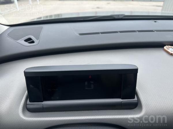 Grey Citroen C4 Cactus 2017 in Daugavpils, with an engine capacity of 1.60 L and mileage of 82 thousand km for 6900 €, photo 8 on AUTOMOTO.COM.LV