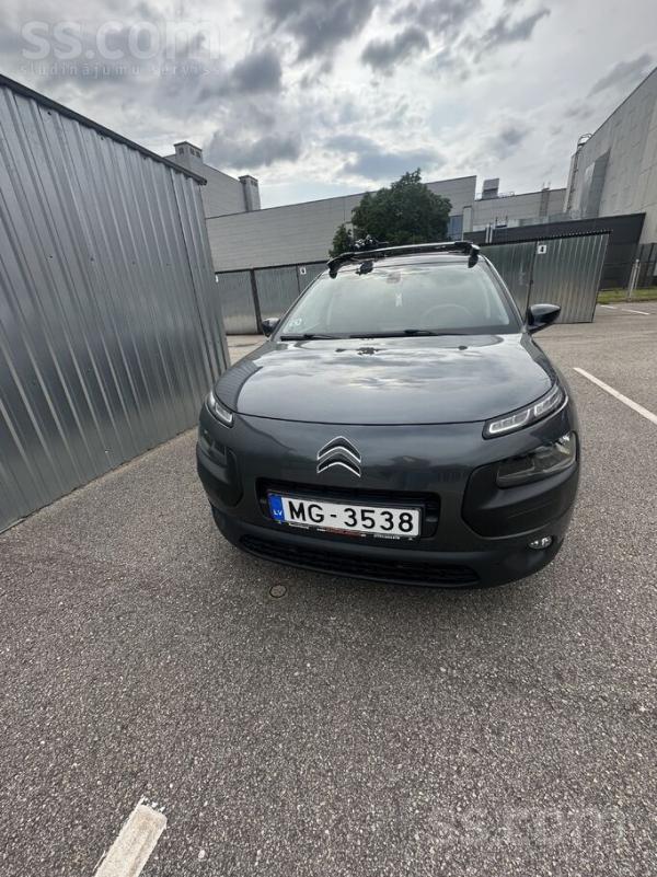 Grey Citroen C4 Cactus 2017 in Daugavpils, with an engine capacity of 1.60 L and mileage of 82 thousand km for 6900 €, photo 10 on AUTOMOTO.COM.LV