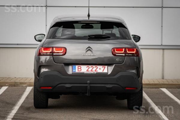 Pelēks Citroen C4 Cactus 2018 Rīga, ar dzinēja tilpumu 1.20 L un nobraukumu 94 tūkst. km par 9500 €, foto 5 vietnē AUTOMOTO.COM.LV
