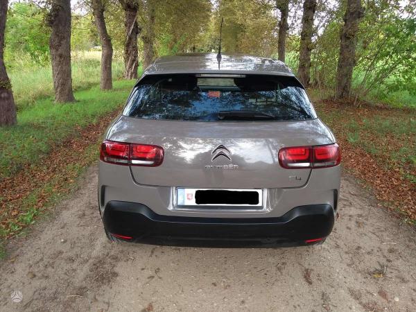 Grey Citroen C4 Cactus 2018 in Vilkaviskis, with an engine capacity of 1.56 L and mileage of 143 thousand km for 5850 €, photo 7 on AUTOMOTO.COM.LV