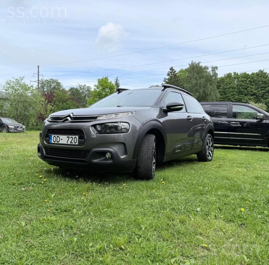 Grey Citroen C4 Cactus 2019 in Riga, with an engine capacity of 1.20 L and mileage of 134 thousand km for 9000 €, photo 3 on AUTOMOTO.COM.LV