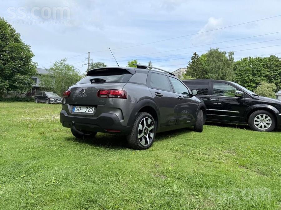 Grey Citroen C4 Cactus 2019 in Riga, with an engine capacity of 1.20 L and mileage of 134 thousand km for 9000 €, photo 5 on AUTOMOTO.COM.LV