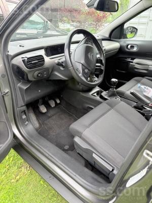 Grey Citroen C4 Cactus 2019 in Riga, with an engine capacity of 1.20 L and mileage of 134 thousand km for 9000 €, photo 6 on AUTOMOTO.COM.LV