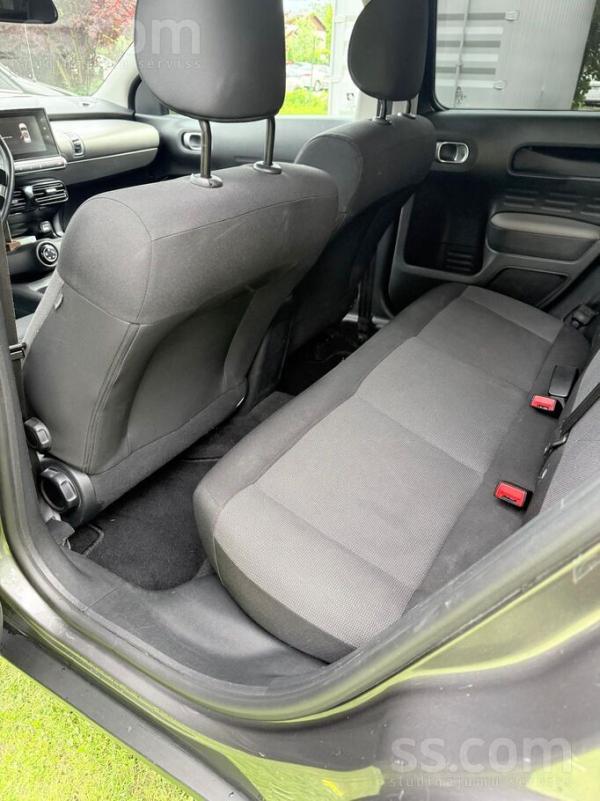 Citroen C4 Cactus 2019 in Riga on AUTOMOTO.COM.LV Grey Citroen C4 Cactus 2019 in Riga, with an engine capacity of 1.20 L and mileage of 134 thousand km for 9000 €, photo 7 on AUTOMOTO.COM.LV