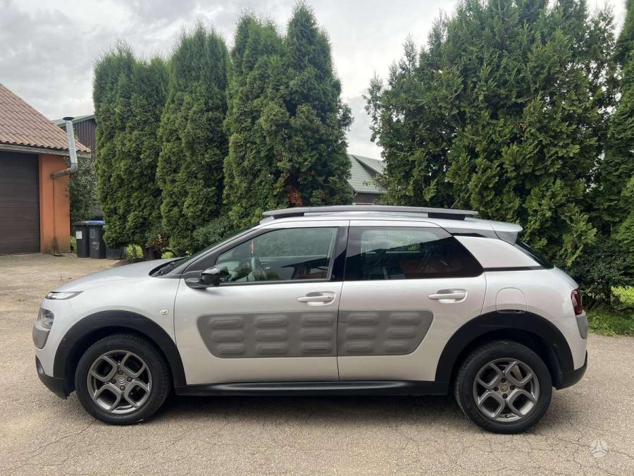 Grey Citroen C4 Cactus 2014 in Taurage, with an engine capacity of 1.20 L and mileage of 142 thousand km for 4400 €, photo 4 on AUTOMOTO.COM.LV