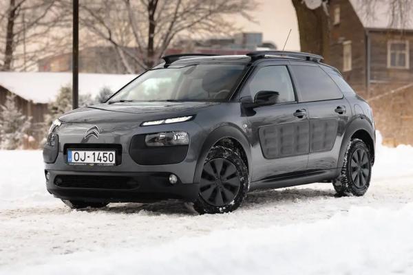 Grey Citroen C4 Cactus 2015 in Jelgava, with an engine capacity of 1.60 L and mileage of 252 thousand km for 5400 €, photo 1 on AUTOMOTO.COM.LV