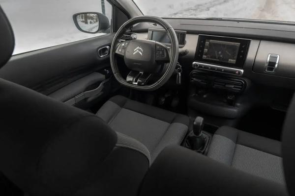 Grey Citroen C4 Cactus 2015 in Jelgava, with an engine capacity of 1.60 L and mileage of 252 thousand km for 5400 €, photo 7 on AUTOMOTO.COM.LV