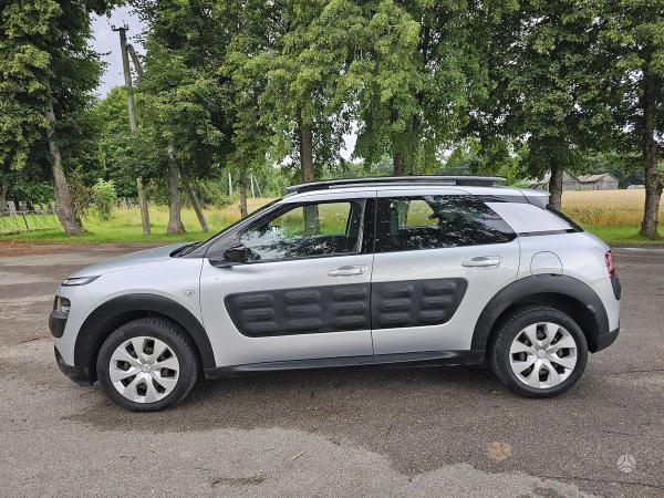 Grey Citroen C4 Cactus 2016 in Taurage, with an engine capacity of 1.20 L and mileage of 110 thousand km for 4900 €, photo 4 on AUTOMOTO.COM.LV