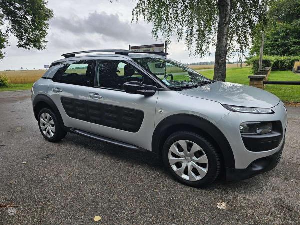 Grey Citroen C4 Cactus 2016 in Taurage, with an engine capacity of 1.20 L and mileage of 110 thousand km for 4900 €, photo 6 on AUTOMOTO.COM.LV