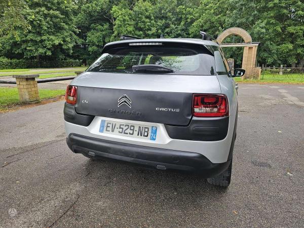 Grey Citroen C4 Cactus 2016 in Taurage, with an engine capacity of 1.20 L and mileage of 110 thousand km for 4900 €, photo 8 on AUTOMOTO.COM.LV