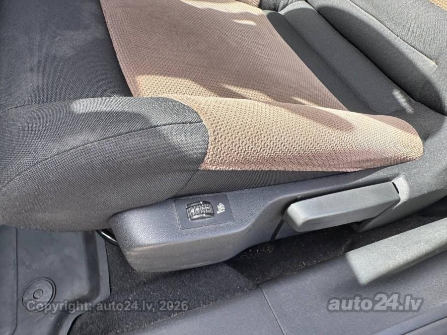 Grey Citroen C4 Cactus 2016 in Narva, with an engine capacity of 1.20 L and mileage of 153 thousand km for 5800 €, photo 9 on AUTOMOTO.COM.LV