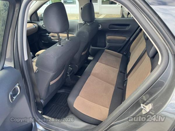 Grey Citroen C4 Cactus 2016 in Narva, with an engine capacity of 1.20 L and mileage of 153 thousand km for 5800 €, photo 9 on AUTOMOTO.COM.LV
