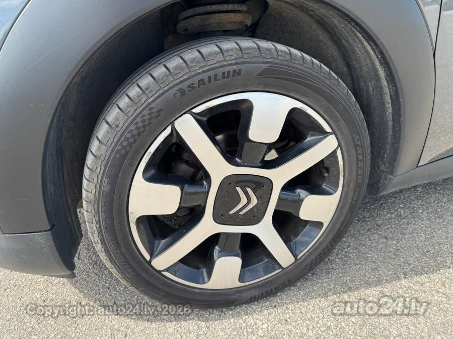 Grey Citroen C4 Cactus 2016 in Narva, with an engine capacity of 1.20 L and mileage of 153 thousand km for 5800 €, photo 18 on AUTOMOTO.COM.LV