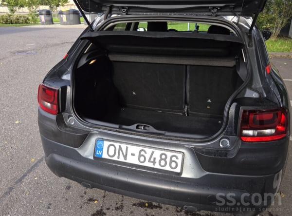 Pelēks Citroen C4 Cactus 2016 Rīga, ar dzinēja tilpumu 1.20 L un nobraukumu 166 tūkst. km par 6500 €, foto 7 vietnē AUTOMOTO.COM.LV