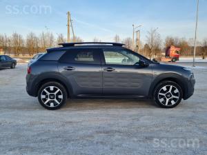 Pelēks Citroen C4 Cactus 2017 Ogre, ar dzinēja tilpumu 1.20 L un nobraukumu 0 tūkst. km par 6770 €, foto 4 vietnē AUTOMOTO.COM.LV