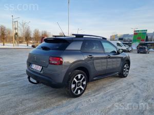 Pelēks Citroen C4 Cactus 2017 Ogre, ar dzinēja tilpumu 1.20 L un nobraukumu 0 tūkst. km par 6770 €, foto 5 vietnē AUTOMOTO.COM.LV