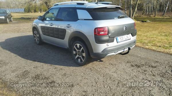 Pelēks Citroen C4 Cactus 2017 Kuresāre, ar dzinēja tilpumu 1.20 L un nobraukumu 110 tūkst. km par 7300 €, foto 3 vietnē AUTOMOTO.COM.LV