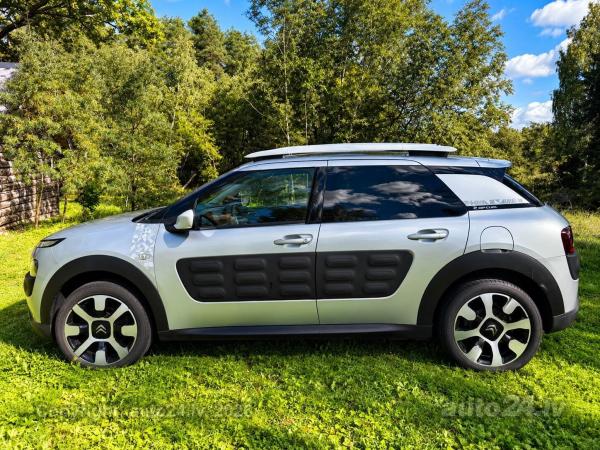 Citroen C4 Cactus 2017 in Tallinn on AUTOMOTO.COM.LV Grey Citroen C4 Cactus 2017 in Tallinn, with an engine capacity of 1.20 L and mileage of 116 thousand km for 7000 €, photo 3 on AUTOMOTO.COM.LV