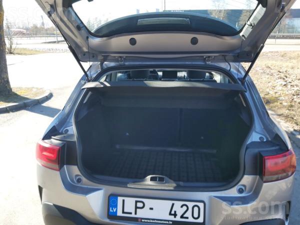 Grey Citroen C4 Cactus 2018 in Riga, with an engine capacity of 1.20 L and mileage of 106 thousand km for 7200 €, photo 6 on AUTOMOTO.COM.LV
