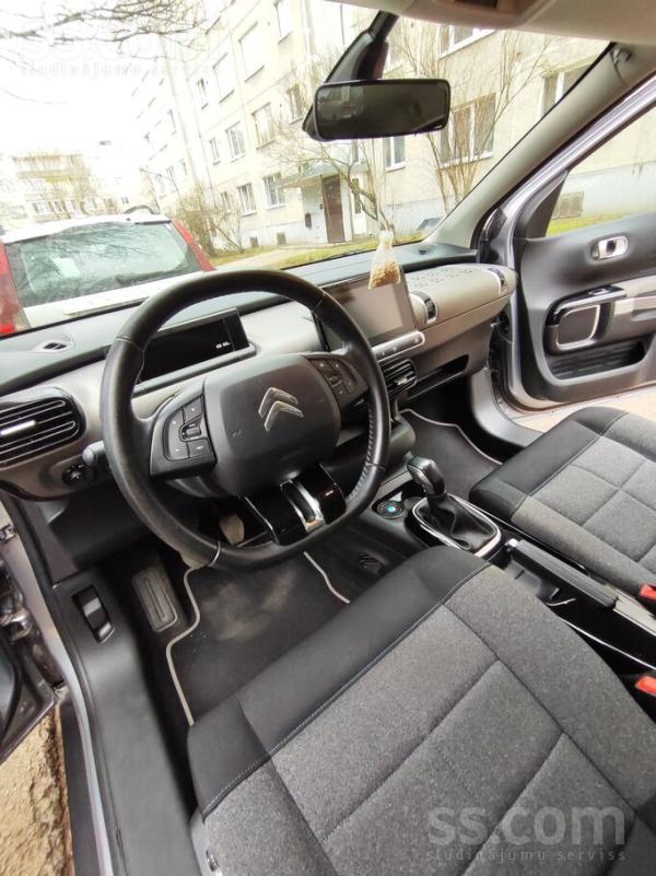 Grey Citroen C4 Cactus 2018 in Riga, with an engine capacity of 1.20 L and mileage of 106 thousand km for 7200 €, photo 7 on AUTOMOTO.COM.LV