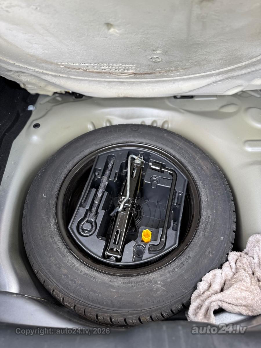 Pelēks Citroen C4 Cactus 2018 Tallina, ar dzinēja tilpumu 1.20 L un nobraukumu 88 tūkst. km par 9500 €, foto 14 vietnē AUTOMOTO.COM.LV
