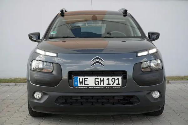 Grey Citroen C4 Cactus 2018 in Riga, with an engine capacity of 1.60 L and mileage of 148 thousand km for 8700 €, photo 3 on AUTOMOTO.COM.LV