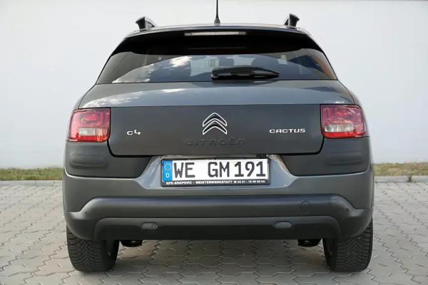 Grey Citroen C4 Cactus 2018 in Riga, with an engine capacity of 1.60 L and mileage of 148 thousand km for 8700 €, photo 8 on AUTOMOTO.COM.LV