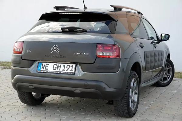 Grey Citroen C4 Cactus 2018 in Riga, with an engine capacity of 1.60 L and mileage of 148 thousand km for 8700 €, photo 9 on AUTOMOTO.COM.LV