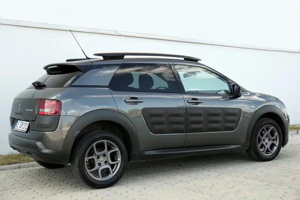 Grey Citroen C4 Cactus 2018 in Riga, with an engine capacity of 1.60 L and mileage of 148 thousand km for 8700 €, photo 10 on AUTOMOTO.COM.LV
