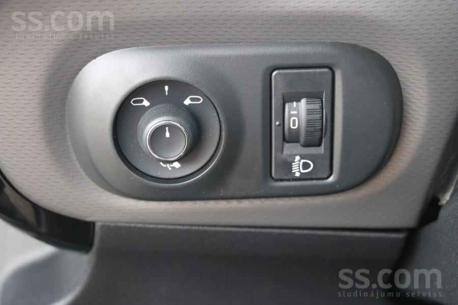 Pelēks Citroen C4 Cactus 2019 Tukums, ar dzinēja tilpumu 1.20 L un nobraukumu 84 tūkst. km par 8889 €, foto 28 vietnē AUTOMOTO.COM.LV