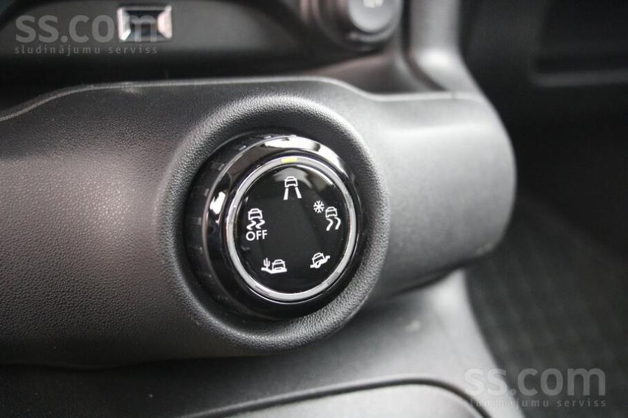 Pelēks Citroen C4 Cactus 2019 Tukums, ar dzinēja tilpumu 1.20 L un nobraukumu 84 tūkst. km par 8889 €, foto 29 vietnē AUTOMOTO.COM.LV