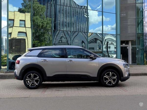 Grey Citroen C4 Cactus 2020 in Vilnius, with an engine capacity of 1.50 L and mileage of 205 thousand km for 7300 €, photo 5 on AUTOMOTO.COM.LV
